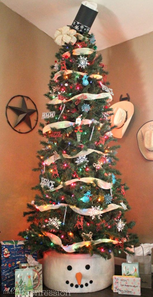 The Cutest DIY Snowman Tree Skirt for Christmas